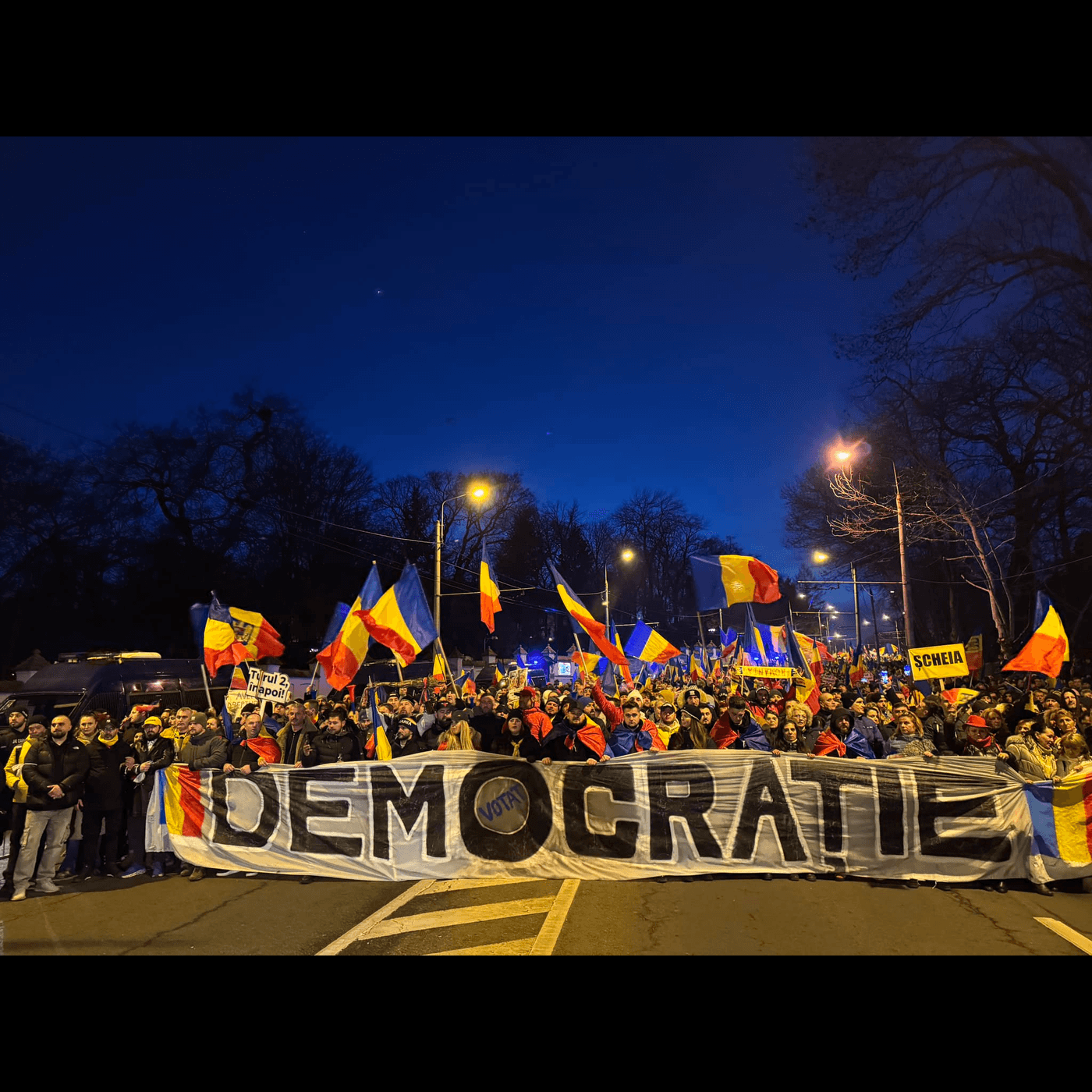 Haos la protestul păcii. Reporter B1 TV, bătut cu picioarele în coaste ...